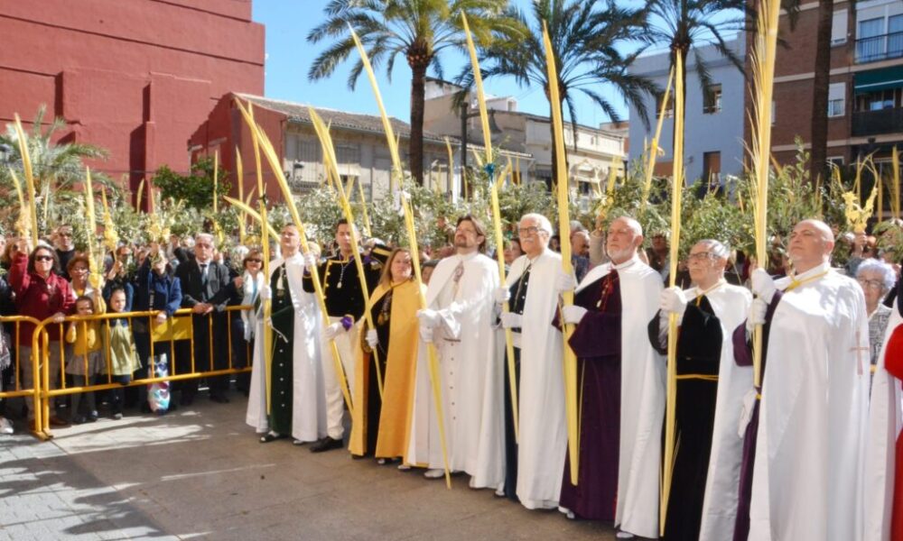La Semana Santa Marinera llena el Marítim de sol en la procesión del ...